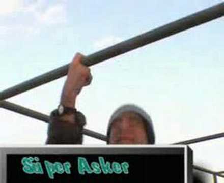 Super asker barfiks cekiyor