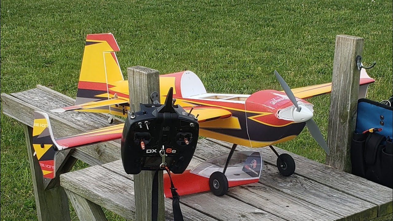 Skywing Slick 48 - Flying with no wind - YouTube