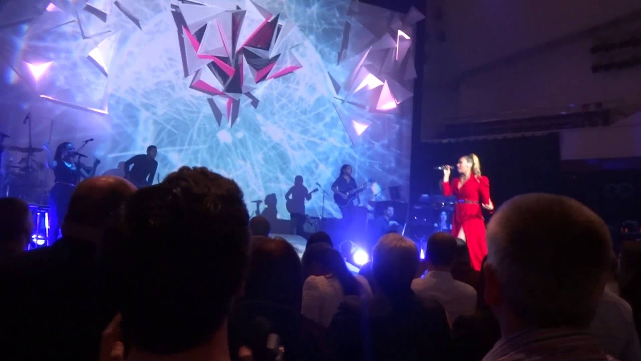 Leona Lewis Collideavicii Live Glassheart Tour Nottingham Youtube