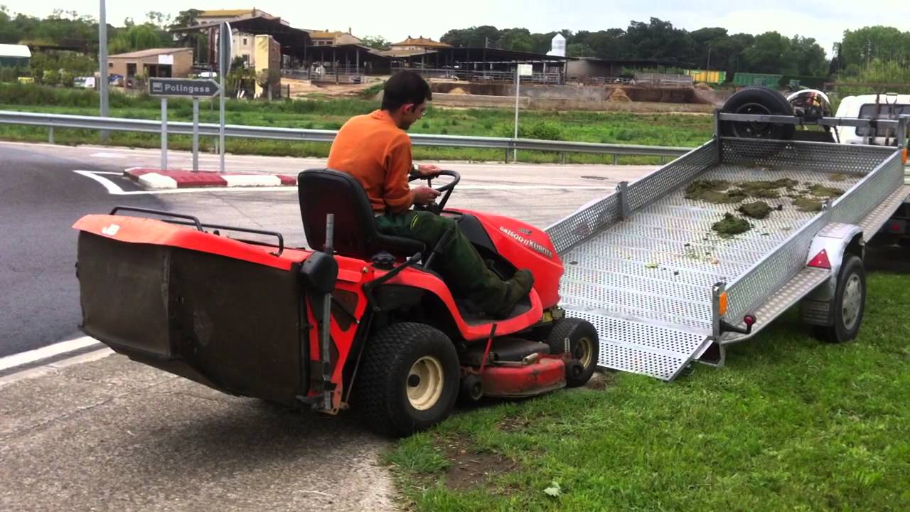 Cargar y descargar segadora autopropulsada en un remolque Thalman Mod ...
