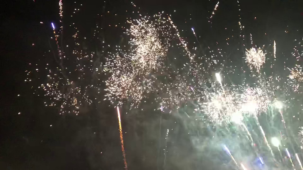 2019 backyard fireworks show finale - YouTube