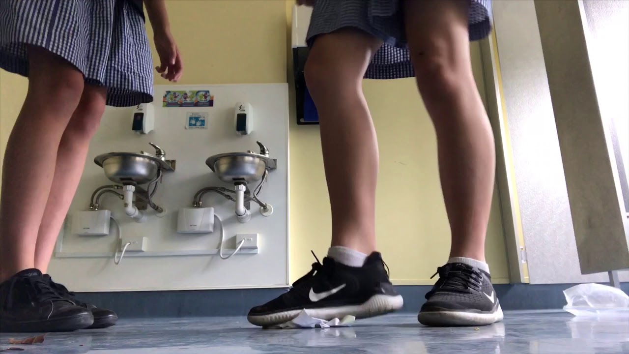 satisfying foot crunching asmr - YouTube