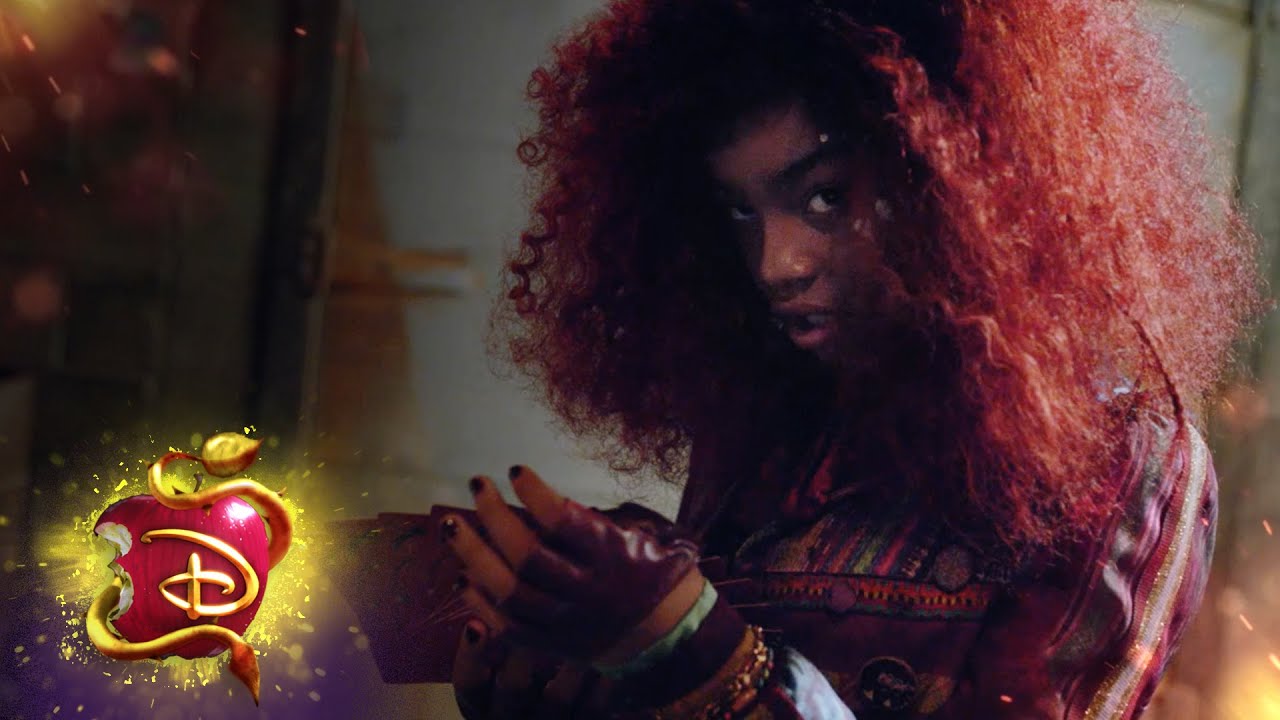 Is it Celia? 🔮 | Descendants 3 - YouTube