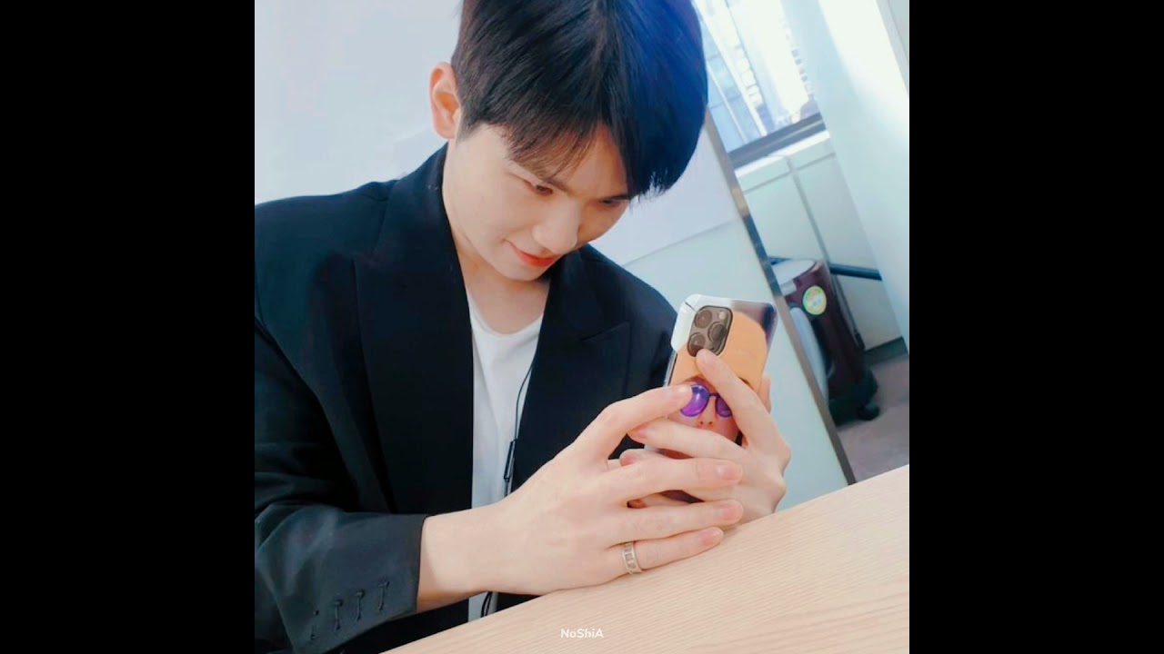 [ SEVENTEEN // Woozi 🍚 ]He has the prettiest hands (All pics crd to ...