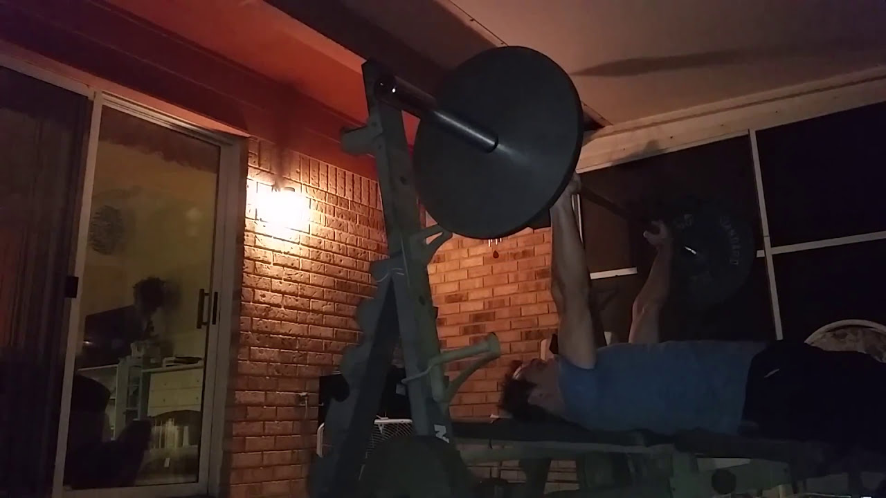 150 Pound Man Bench Presses 135 Pounds 30 Times in 30 Seconds - YouTube