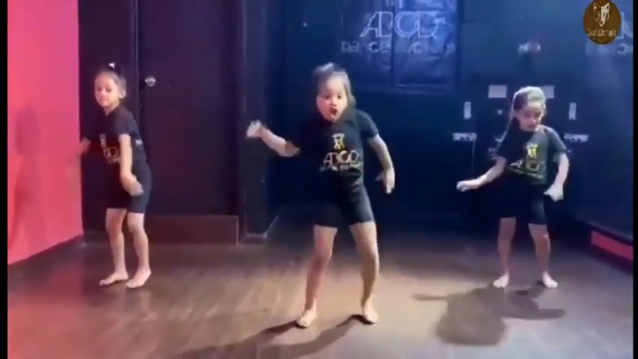 Cute girls dance - YouTube