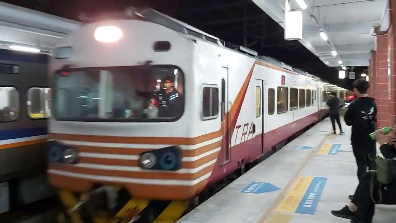 EMU1200 臺鐵 2020.02.18 后里進站 燈會限定【5165C次】TRA EMU1200 the Red Zebra ...