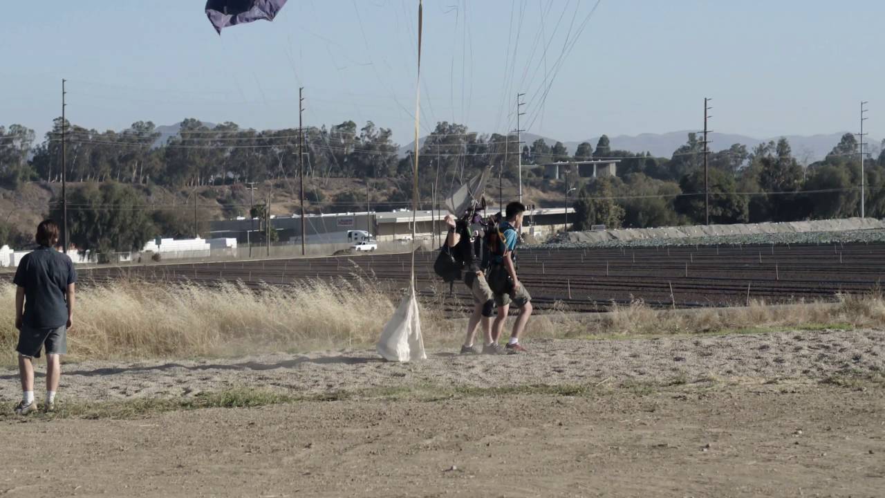 landing on the ground skydive - YouTube