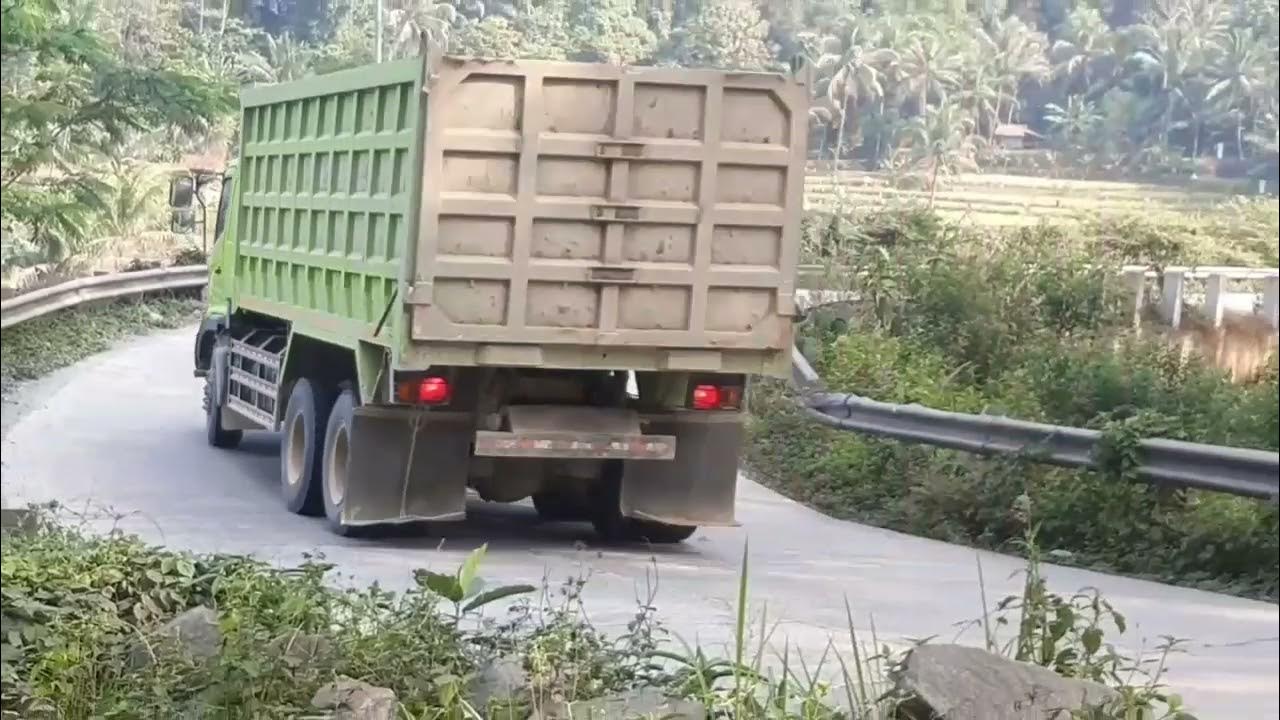 dump truck melintas area pangangonan,truck bermuatan batu,#dumptruck ,#pangangonan - YouTube