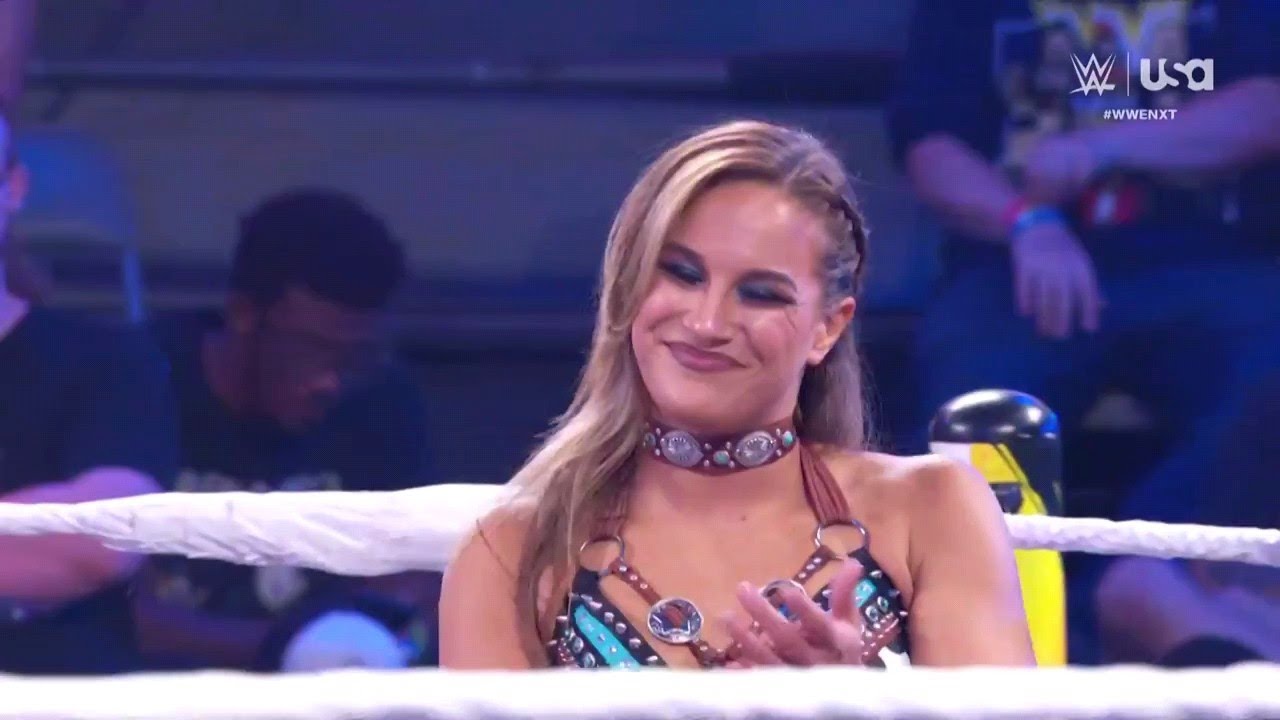 Fallon Henley VS Carlee Bright - YouTube