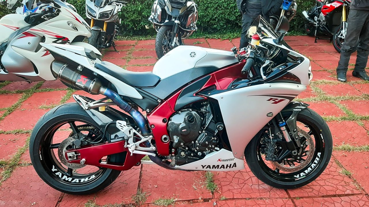 Yamaha R1 2010 SBK Titanium Akrapovic Sound - YouTube