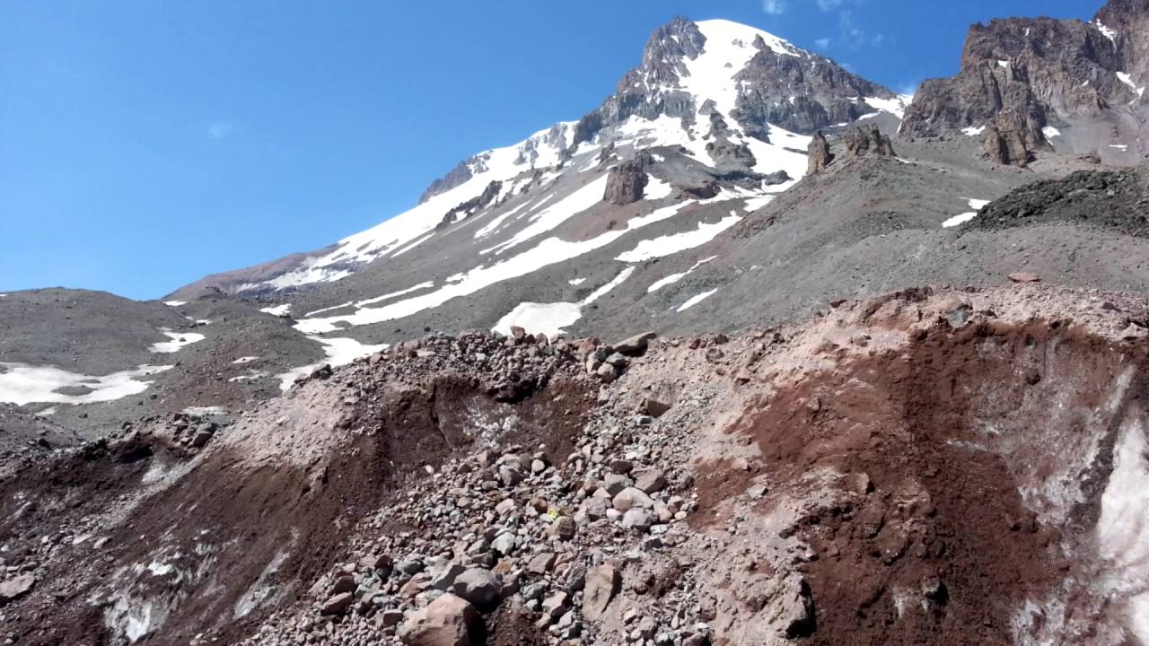 Bethlemi hut, Gergeti gleccser, Kazbek hegy - YouTube