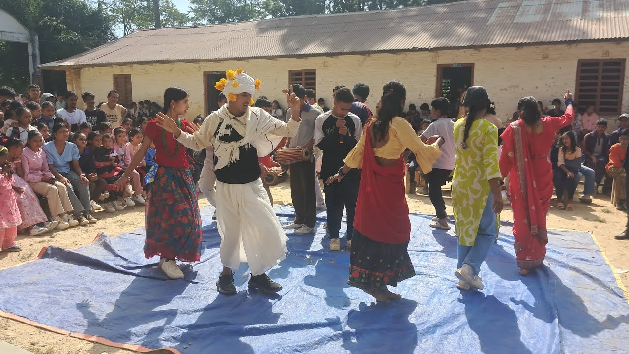 Bhailo in Suryathum Arghakhanchi अर्घाखाँचीको भैलो #Bhailo #Tihar - YouTube