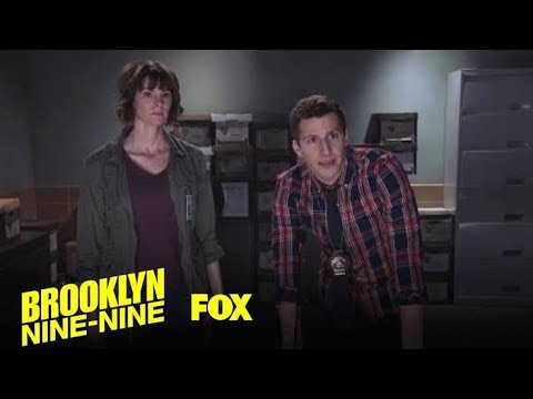 b99 - (T5xE17) uma das melhores cenas da série 😂 - YouTube