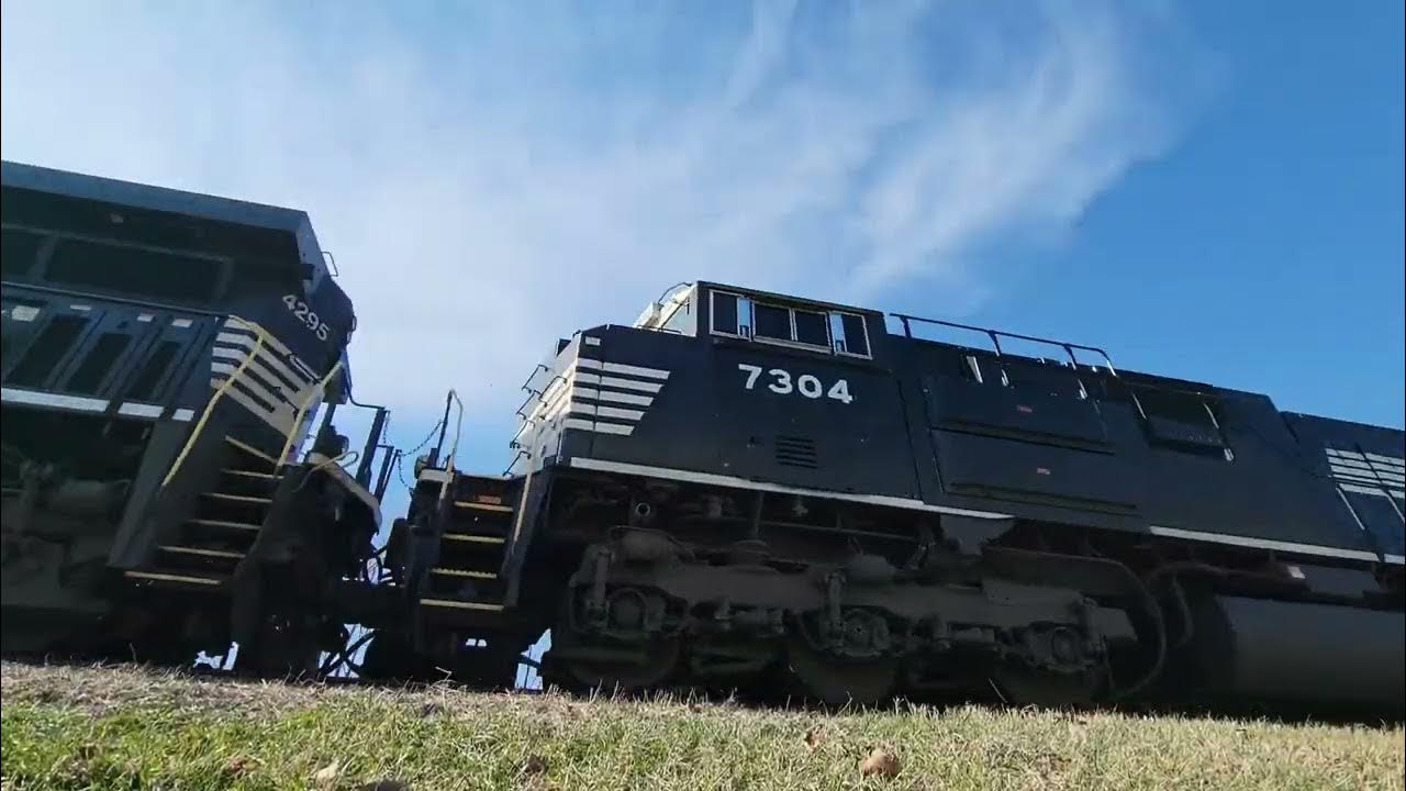 NS 272 heading south through Rockwood, MI on 3/11/2024 - YouTube