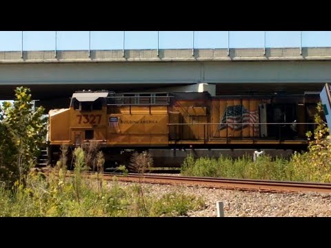 UP #7327 leads a slow SB UP LLJ61 out of Kinder yard in Kinder, Louisiana!!! - YouTube