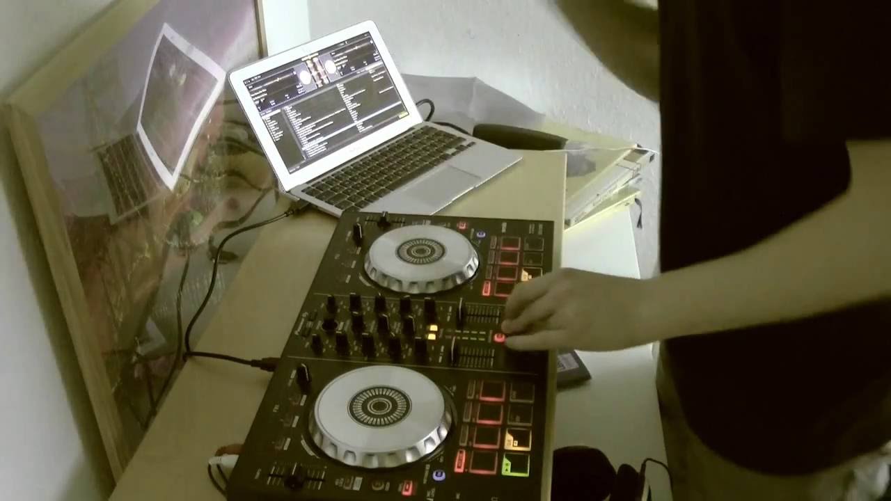 Scratching Beginners Tutorial / Pioneer DDJ-SB2 - YouTube