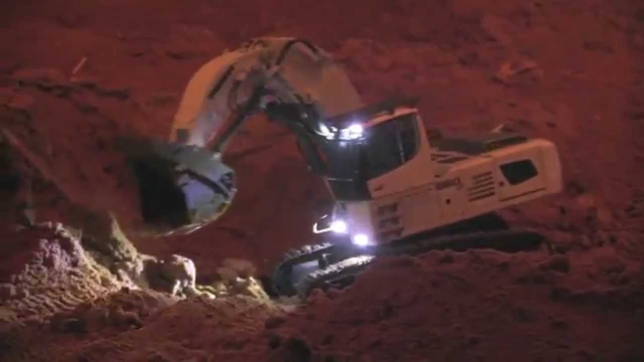 Monster RC Excavator digging in the night - Prototype - YouTube