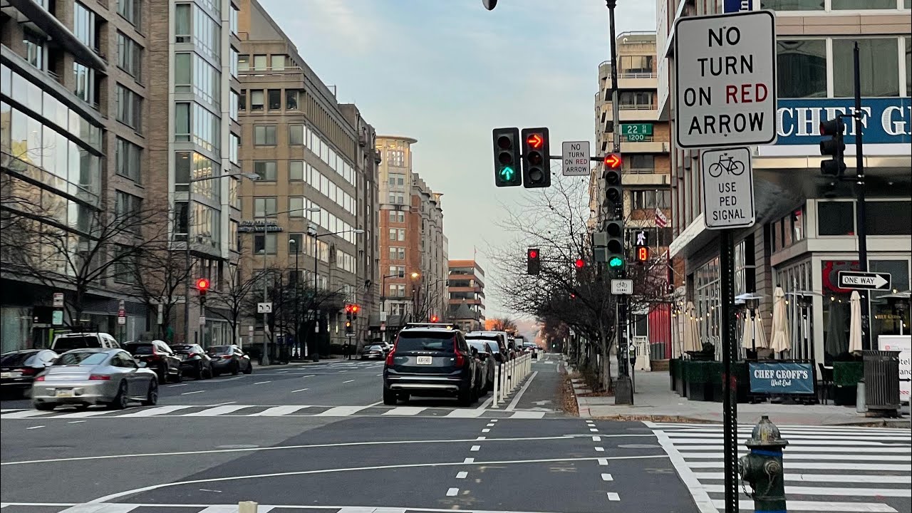 Signal separation - Washington DC One Way Bike Lane with Bike Signal ...