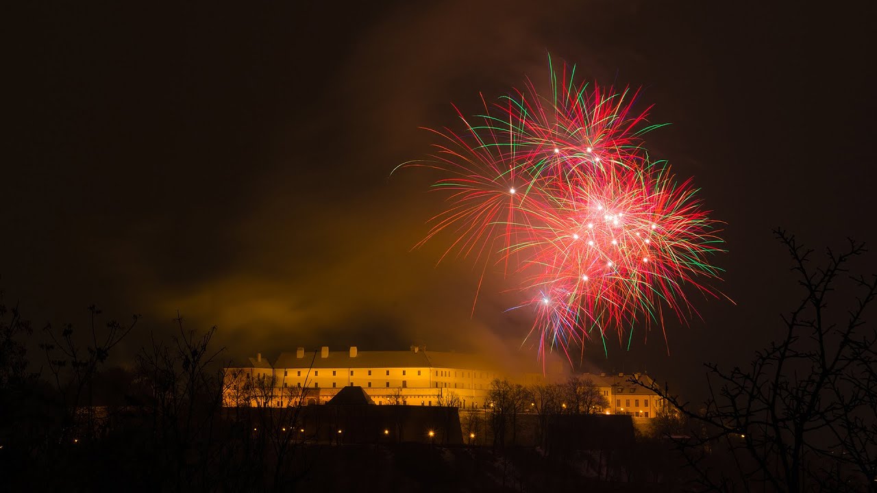 Novoroční ohňostroj Brno 2016 s hudbou - New Year Fireworks Brno 2016 ...
