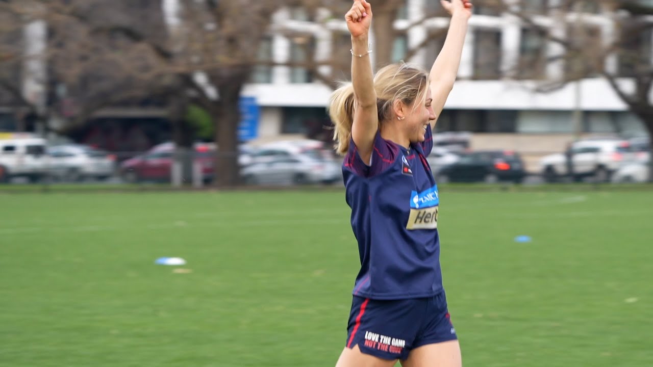 AFLW | Eliza McNamara | First run back - YouTube