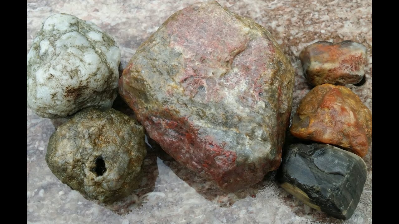 Cutting Glacial Till, geode, crinoid fossil, banded chert, chalcedony ...