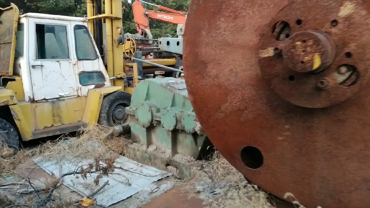 Weird Machines in Abandoned Shanghai Factory 廃墟 城市废墟探险 - YouTube