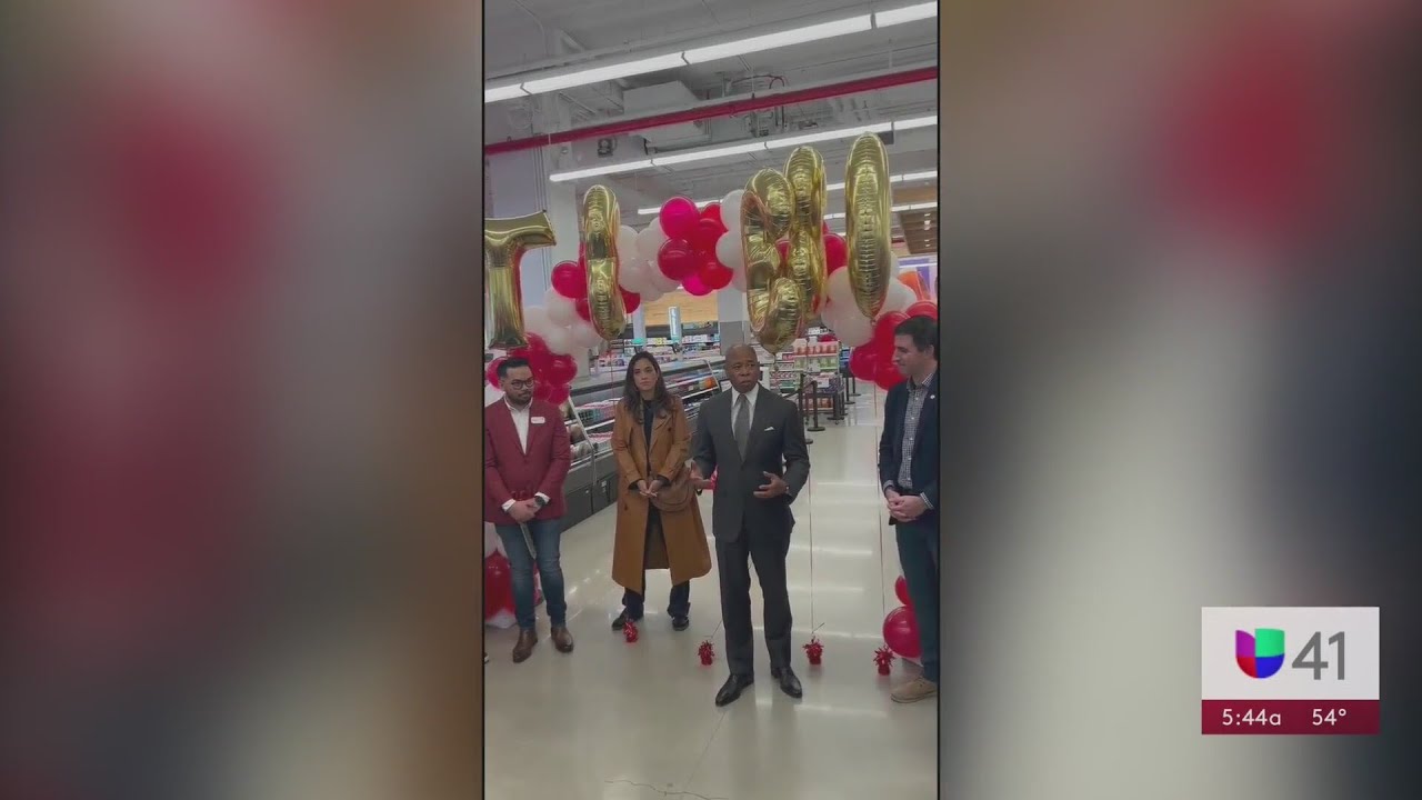 Abren nueva sucursal de Target en Union Square - YouTube