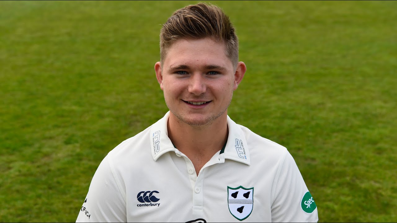 Kent pile pressure on under-siege Worcs - Kent v Worcs, Day Three - YouTube