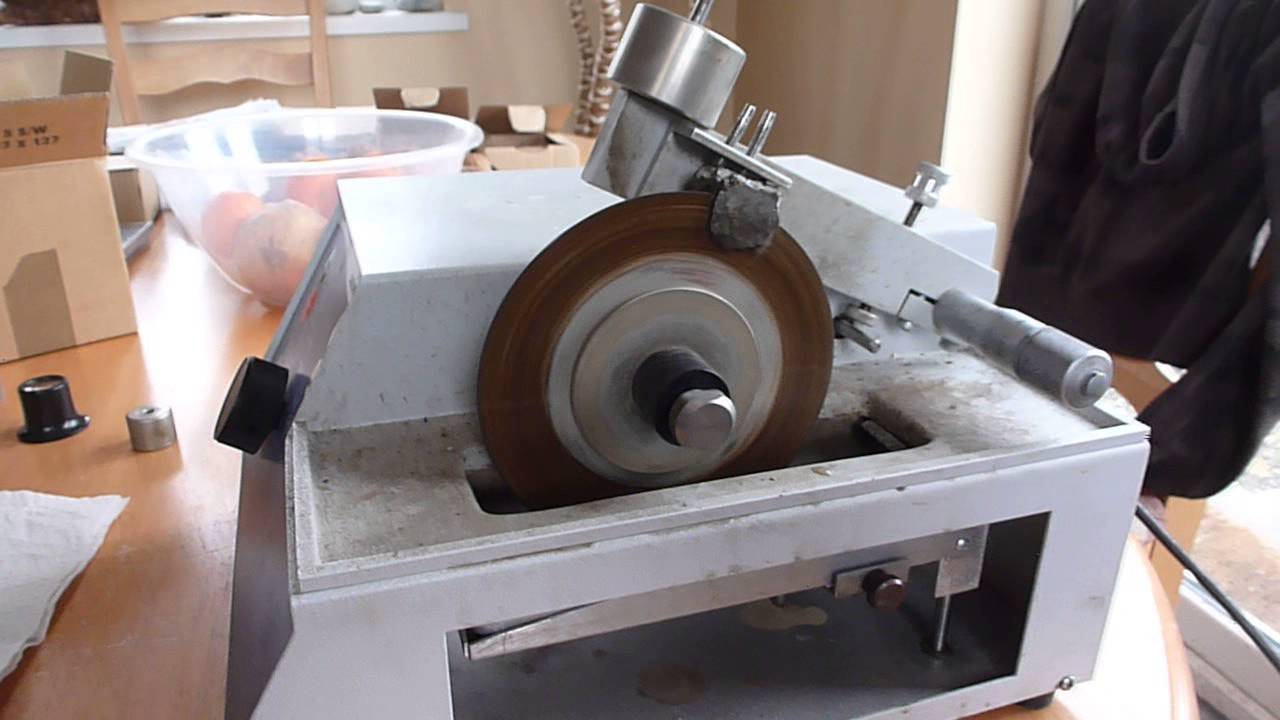cutting NWA 869 meteorite on Beuhler isomet sectioning saw - YouTube
