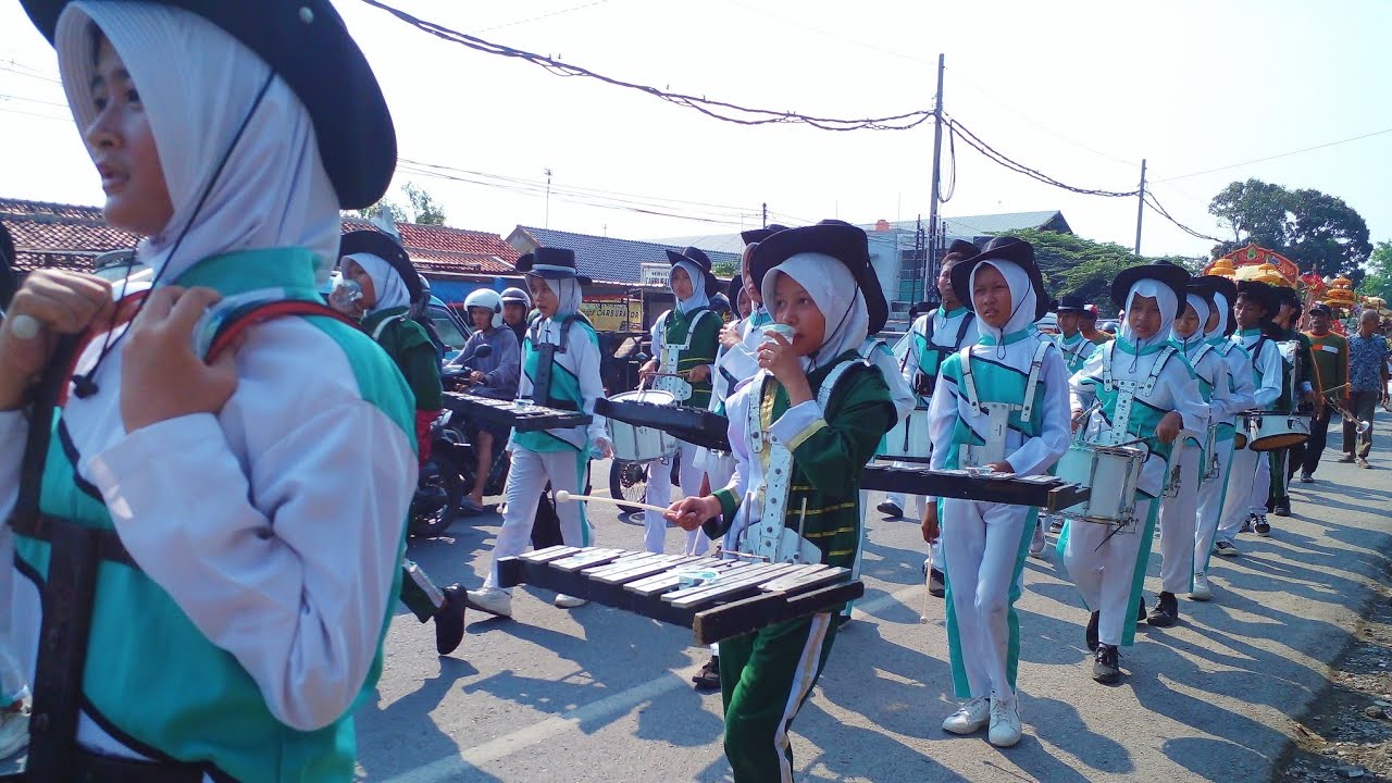 Marching Band MTS ASSALAFIYAH KOTA TEGAL - YouTube