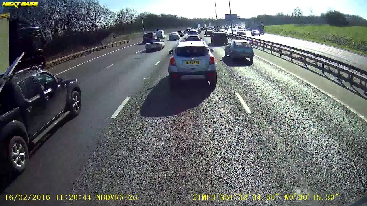 Footage from my new nextbase 512g dash cam on m25 - YouTube
