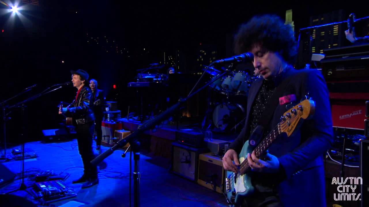 Beck on Austin City Limits "Blue Moon" - YouTube