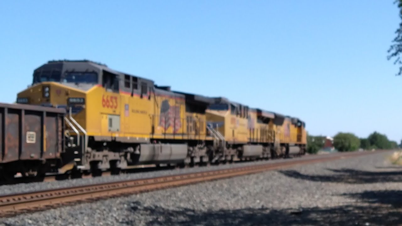 UP 5170 UP 8095 UP 6653 LEAD A SOUTHBOUND LOADED FERTILIZER GONDOLA TRAIN - YouTube