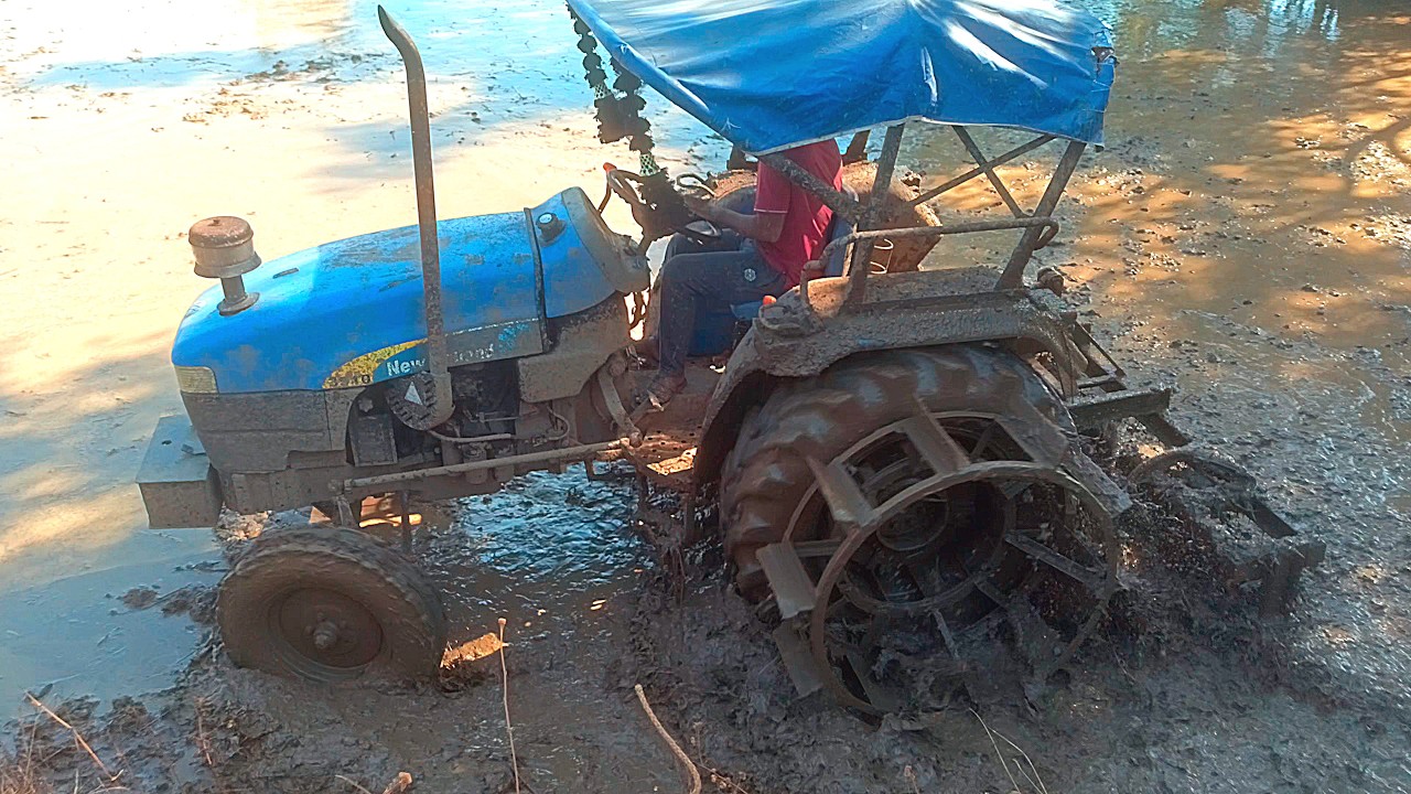 New holland 3510 || #puddling with half cage wheel || in rice field ...