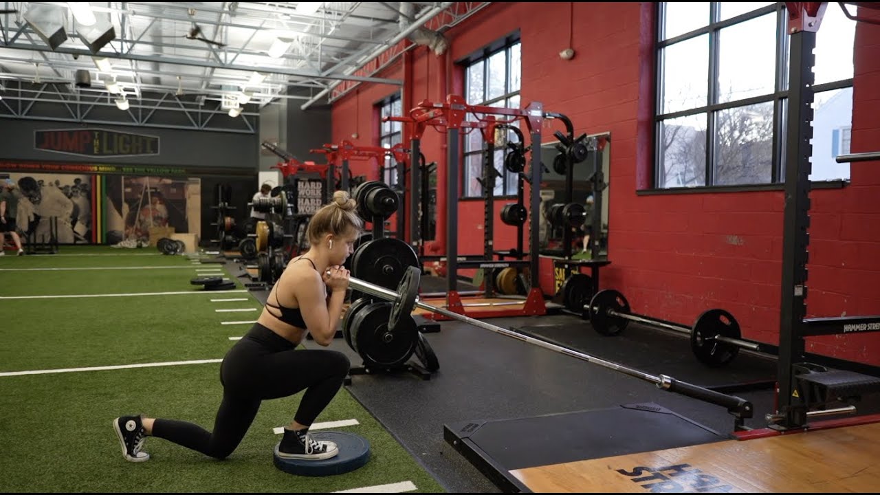 Plate Elevated Landmine Reverse Lunge - YouTube