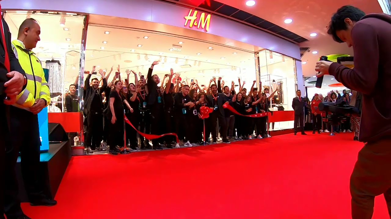 Así fue la inauguración de HyM en Centro Mayor ♥️ - YouTube