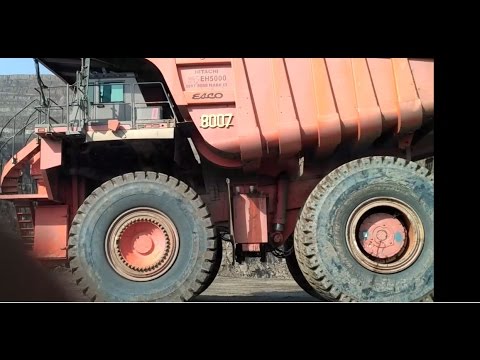 Liebherr Excavator and Hitachi EH5000 Truck Euclid in the Night - YouTube