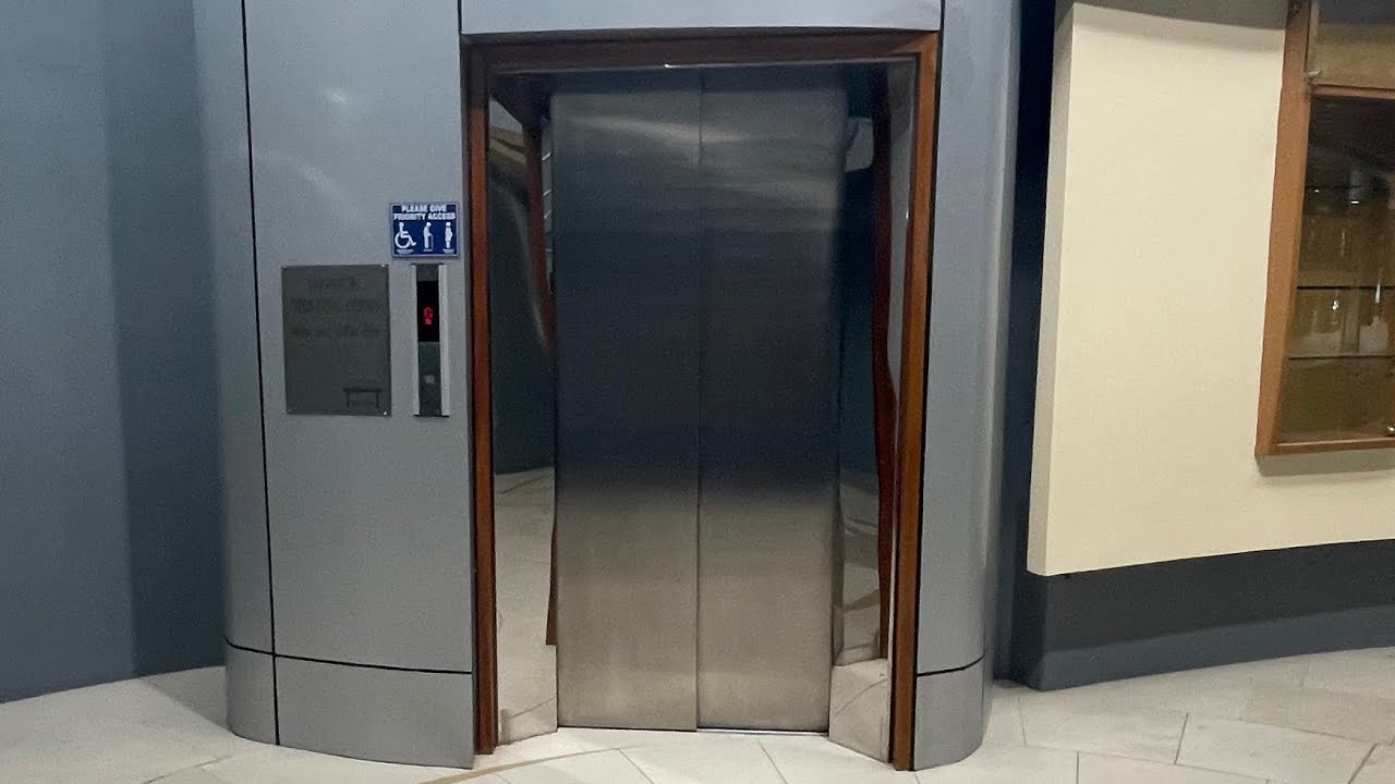 Cheap Crap Chinese Generic lift at Greenhills Shopping Center ...