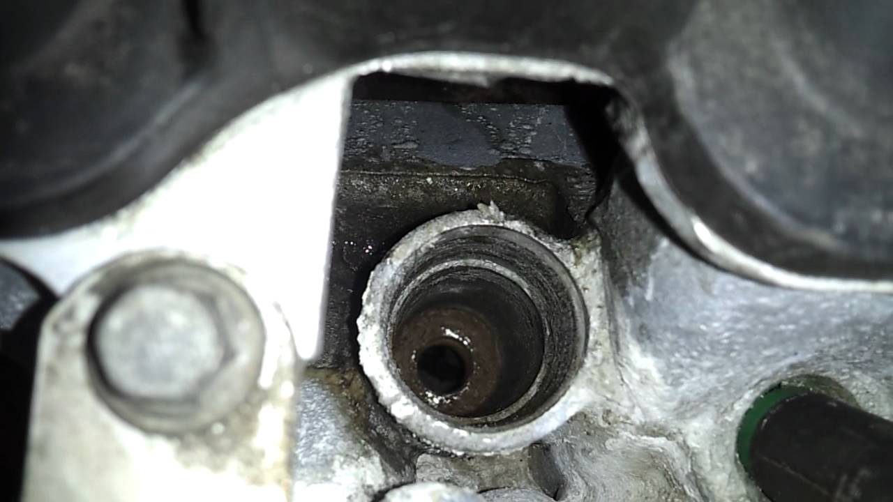 Dirty Cylinder head 2005 4.7 dodge durango - YouTube