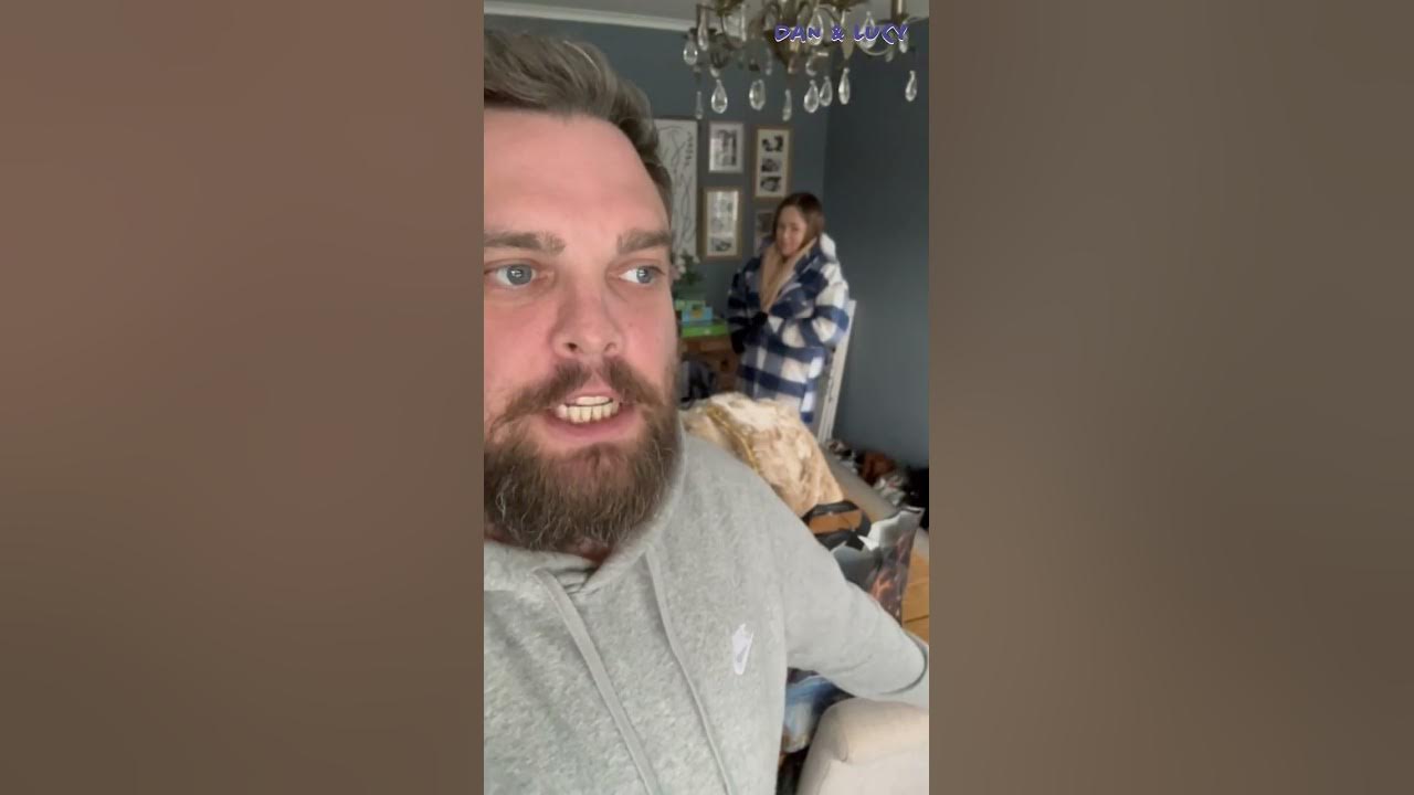 The Worst Christmas Present Shes Ever Bought Me㪠Vlogmas Day 13