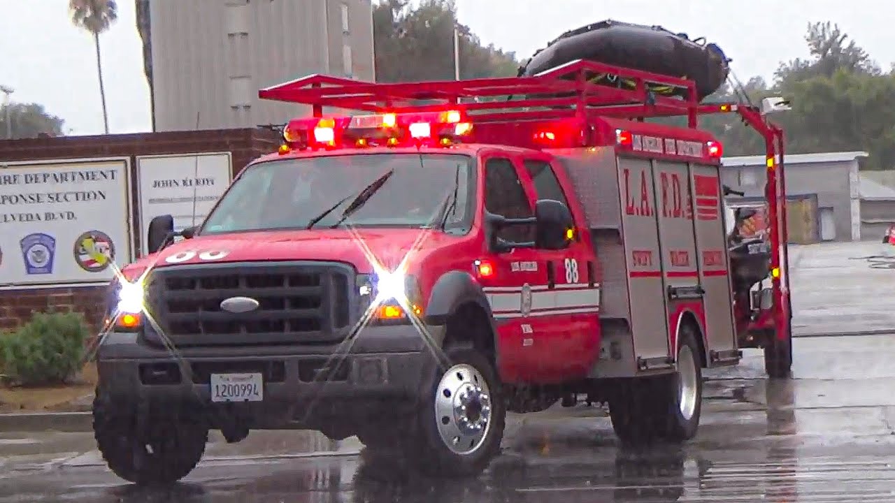 LAFD Swift Water 88 Responding - YouTube