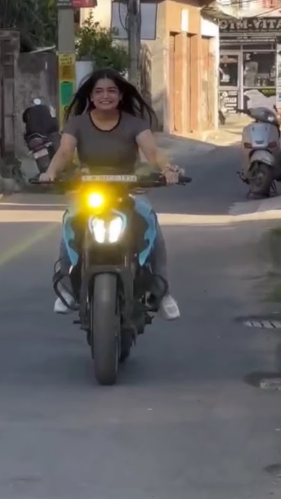 Waah Kya Mst Bike Chalati Hai @ManikAtri #rider - YouTube