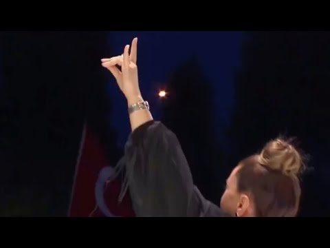 Azerin 15 Temmuz Demokrasi ve Milli Birlik Gününde okudu, Bozkurt işaresile türk dünyasını selamladı