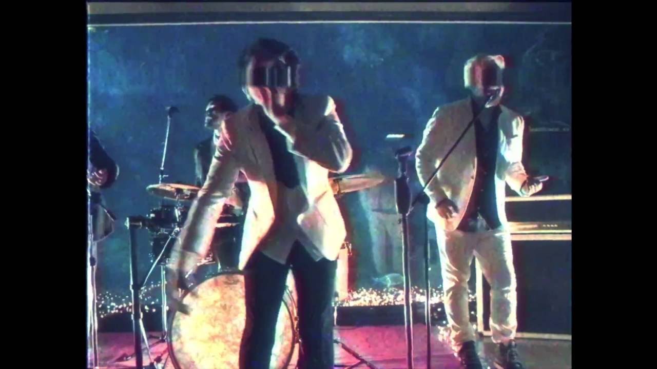 BIG JUNIOR - A.I.A.I (OFFICIAL VIDEO) - YouTube