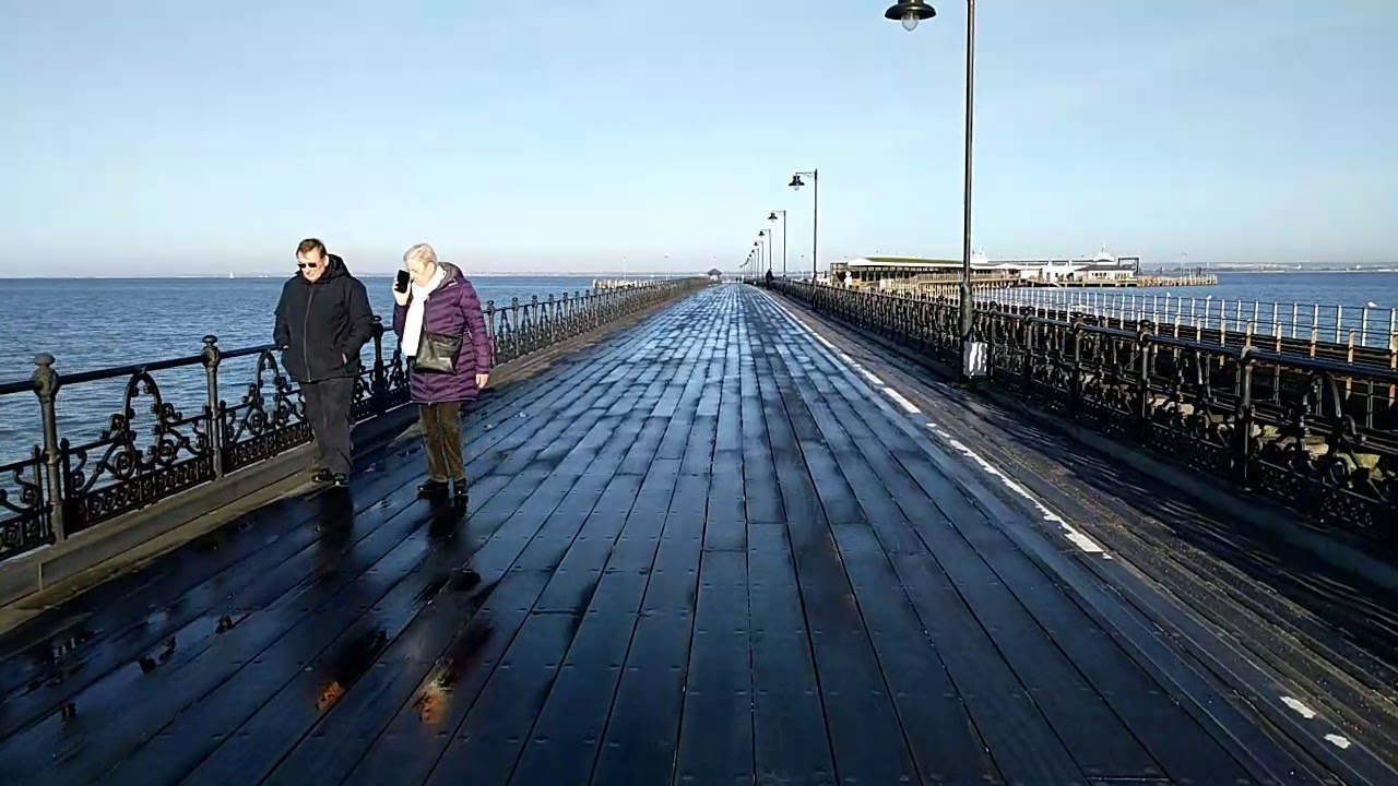 Christmas morning on Ryde Pier - YouTube