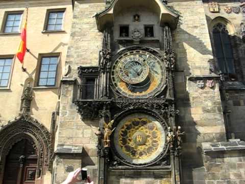 Det Astronomiske ur i Prag / The Astronomical Clock in Prague - YouTube