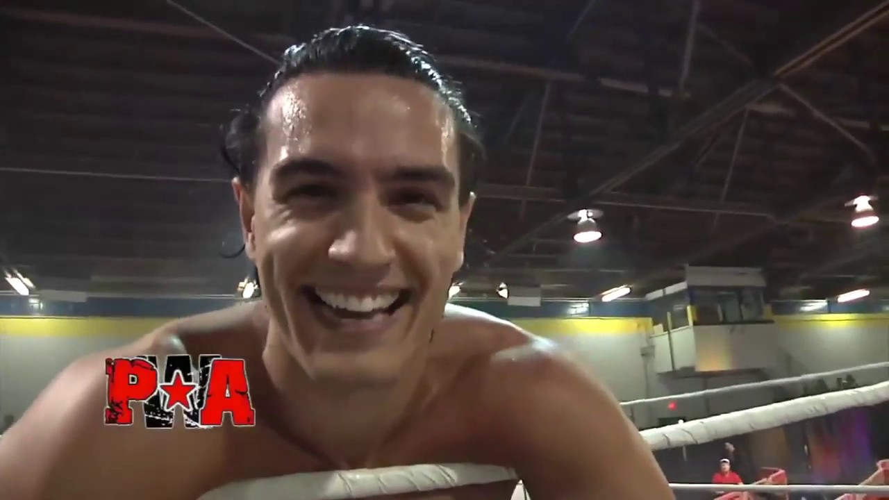 Joey Valentyne vs RJ City - YouTube