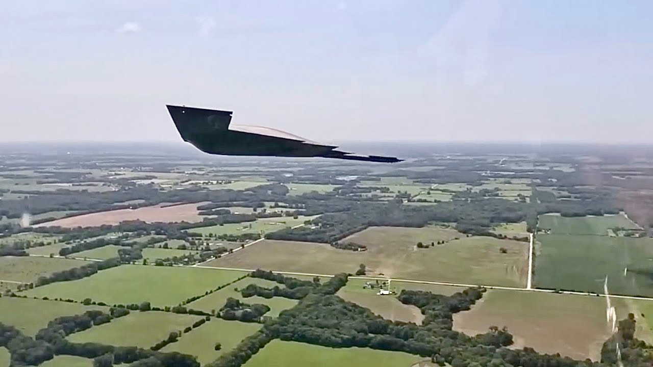 Pilot Chases B-2 Bomber Mid-Flight - YouTube