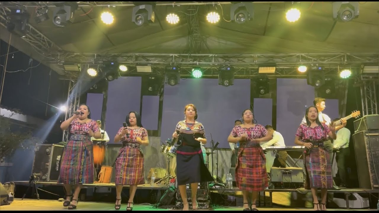 Baila esta cumbia-Elizabeth Ciprian ft. Atitlan kumbia Band - YouTube